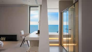 Quarto Quádruplo Elite, vista para o lago | Cortinas/cortinados opacos, ferro/tábua de engomar, Wi-fi grátis