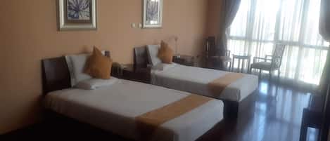 Quarto Twin | Secretária, secretária adequada para computadores portáteis