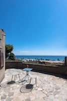 Standard Apartment, Sea View | Terraço/pátio interior
