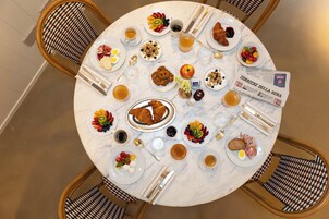 Pequeno-almoço tipo buffet diário incluído 