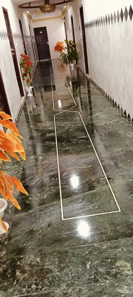 Hotel Crystal Inn - Ahmedabad