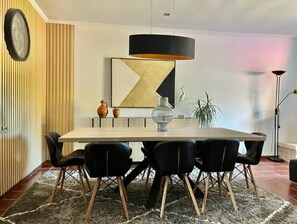 Casa, 4 quartos, acessível, piscina privativa | Sala de jantar