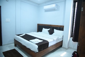 Quarto casal superior | Escrivaninha