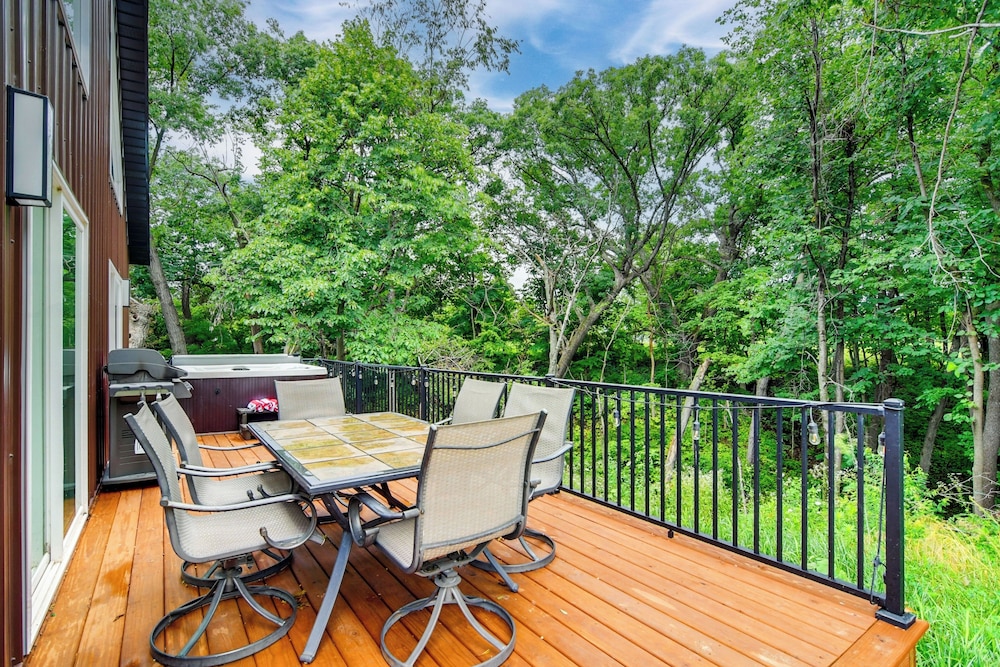 Hot Tub, Water Access: Cabin Near Lake Red Rock! - Lake Red Rock, IA