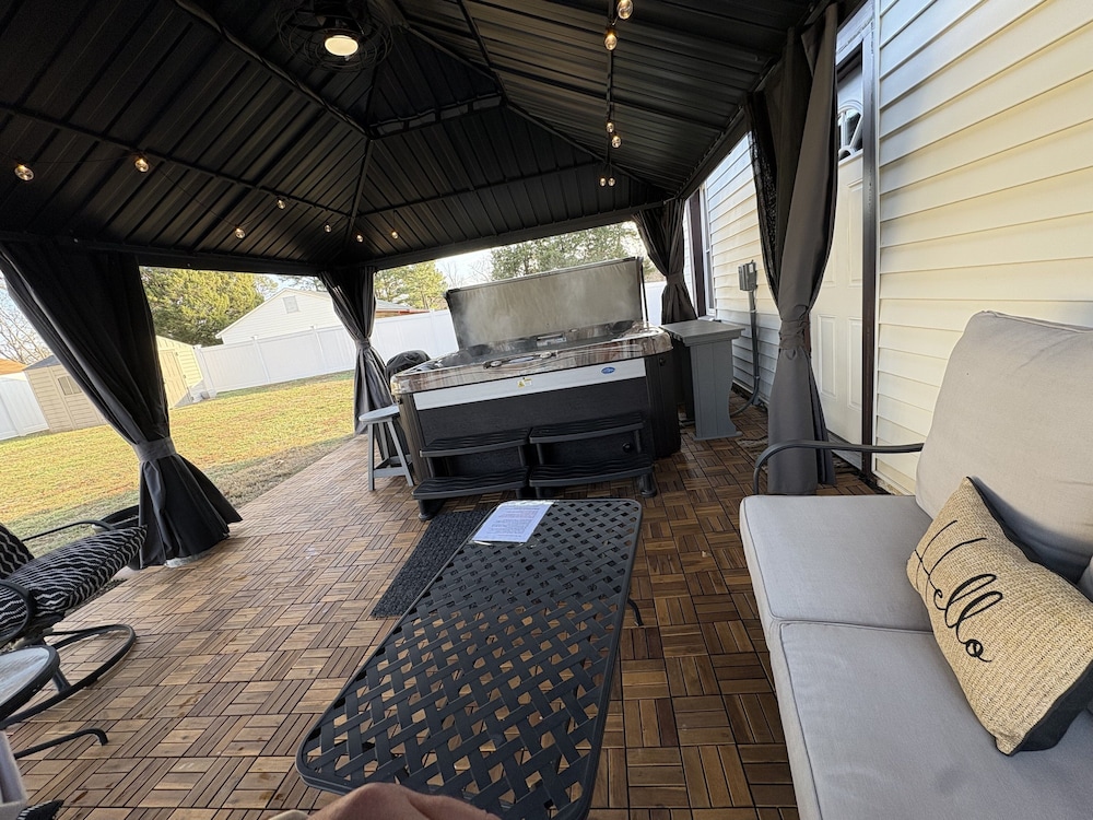 Serene Corner Cottage With Hot Tub 3 Bedroom Home - 