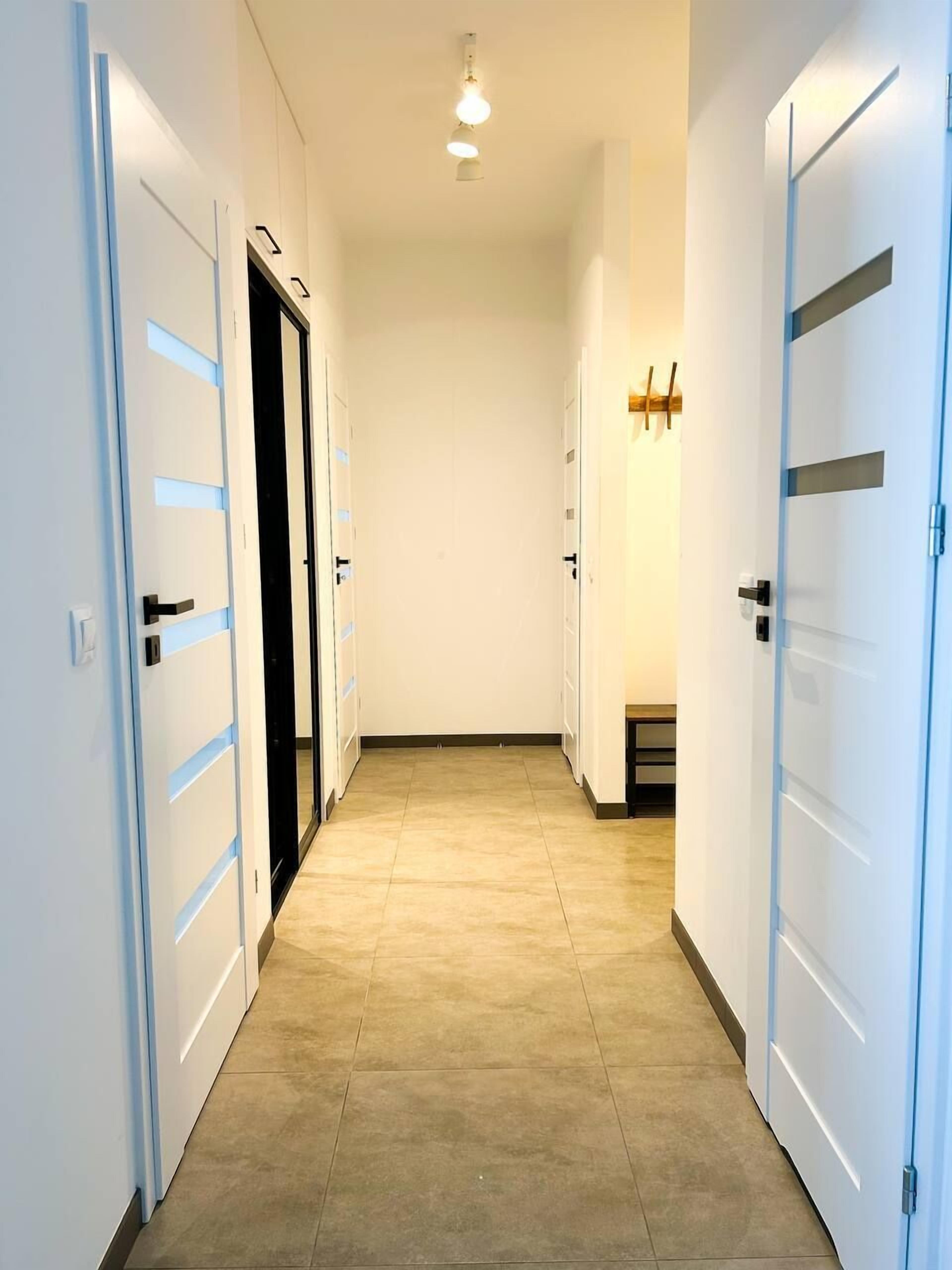 Apartamento conforto, vista para a cidade | Área de estar | TV