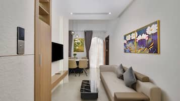 Suite | Sala de estar | Televisor LED de 32 polegadas com canais via satélite