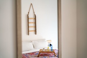 Quarto casal conforto, suíte (Aretusa) | 1 quarto, escrivaninha, espaço de trabalho para notebook