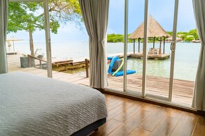 Quarto casal panorâmico, vista para o oceano | Roupas de cama premium, edredons de pluma, camas com colchões pillow-top