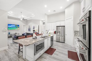 Casa, várias camas (Custom built home in Tigertail with p) | Cozinha privada