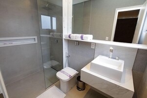 Apartamento | Banheiro | Toalhas de banho, sabonete, papel higiênico 