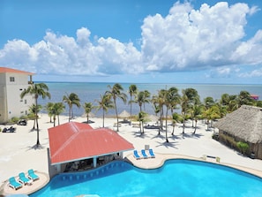 Condo premium, 2 quartos, vista para o mar, ao lado da piscina | Vista para praia/oceano