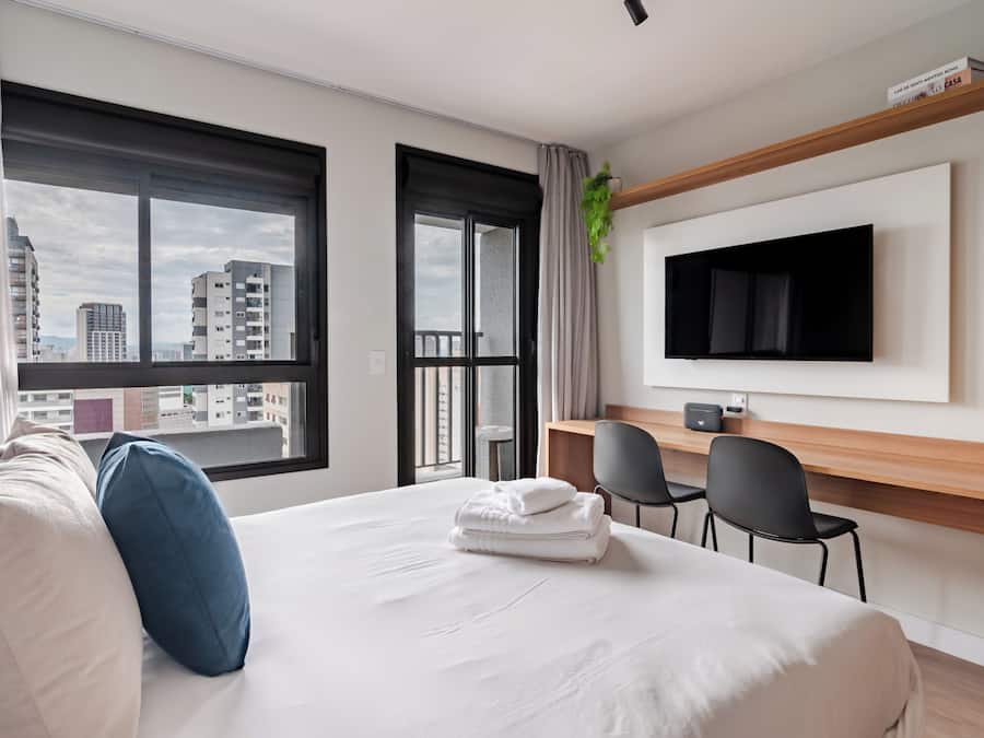 Secretária, secretária adequada para computadores portáteis