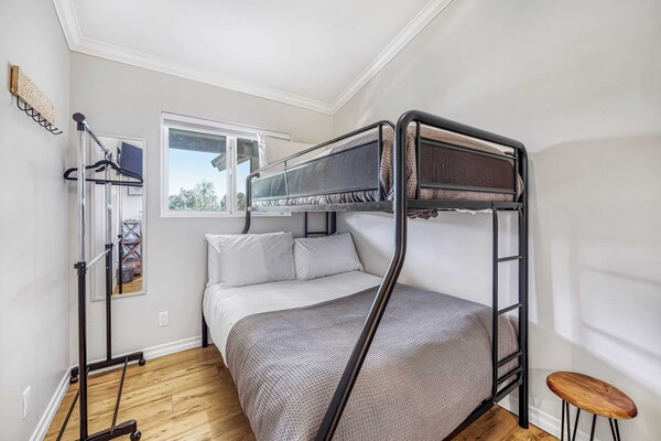 Temecula Wine Country Home W/ Pool, Hot Tub, Game Room & Vineyard Views - Vitagliano Winery, Temecula