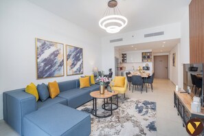 Apartamento de Luxo, Vista para a cidade | Sala de estar | Smart TV de 55 polegadas com canais por cabo 