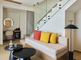 Suite, 1 quarto | Sala de estar | Smart TV de 55 polegadas com canais digitais 