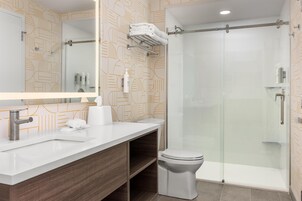 Suite, 1 quarto | Duche na casa de banho