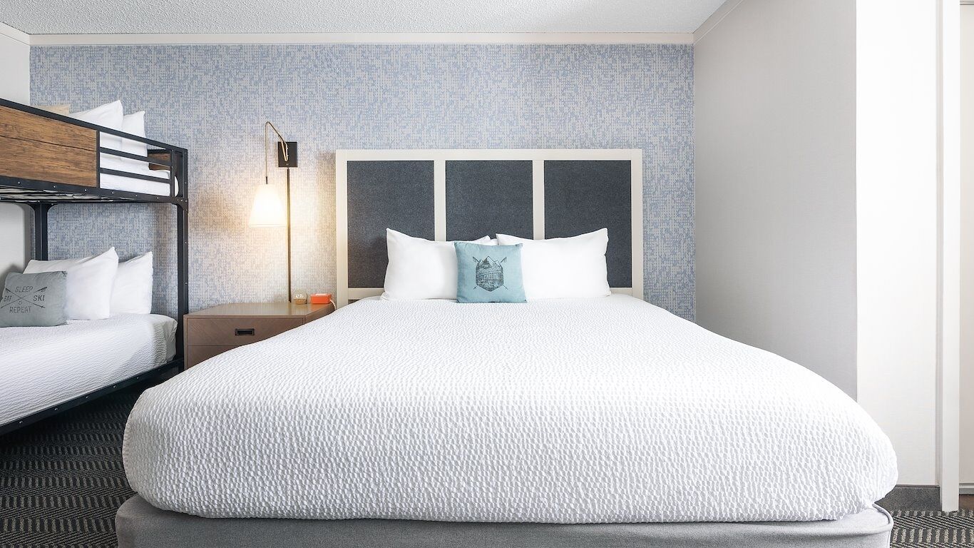 Pet-friendly Accommodation With Heated Outdoor Pool, Ski-to-door Access - Steamboat Springs, CO