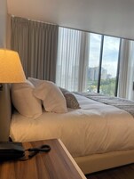 Quarto júnior, 1 cama King, vista para a cidade | Vista do quarto