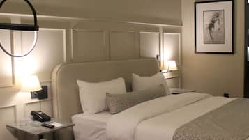 Quarto Deluxe, 1 cama king-size | 1 quarto, cofre com capacidade para portátil
