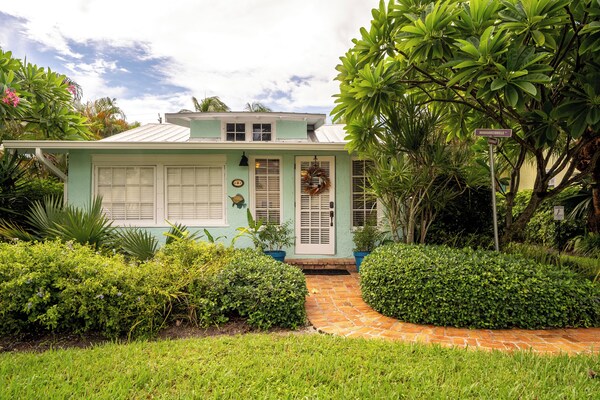 Bahama Breeze Bungalow - West Palm Beach, FL