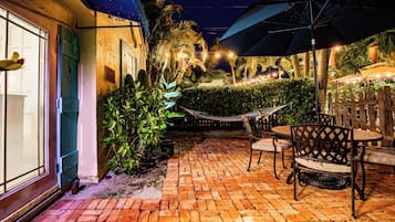Casa de campo conforto, 2 quartos, vista para o jardim | Terraço/pátio
