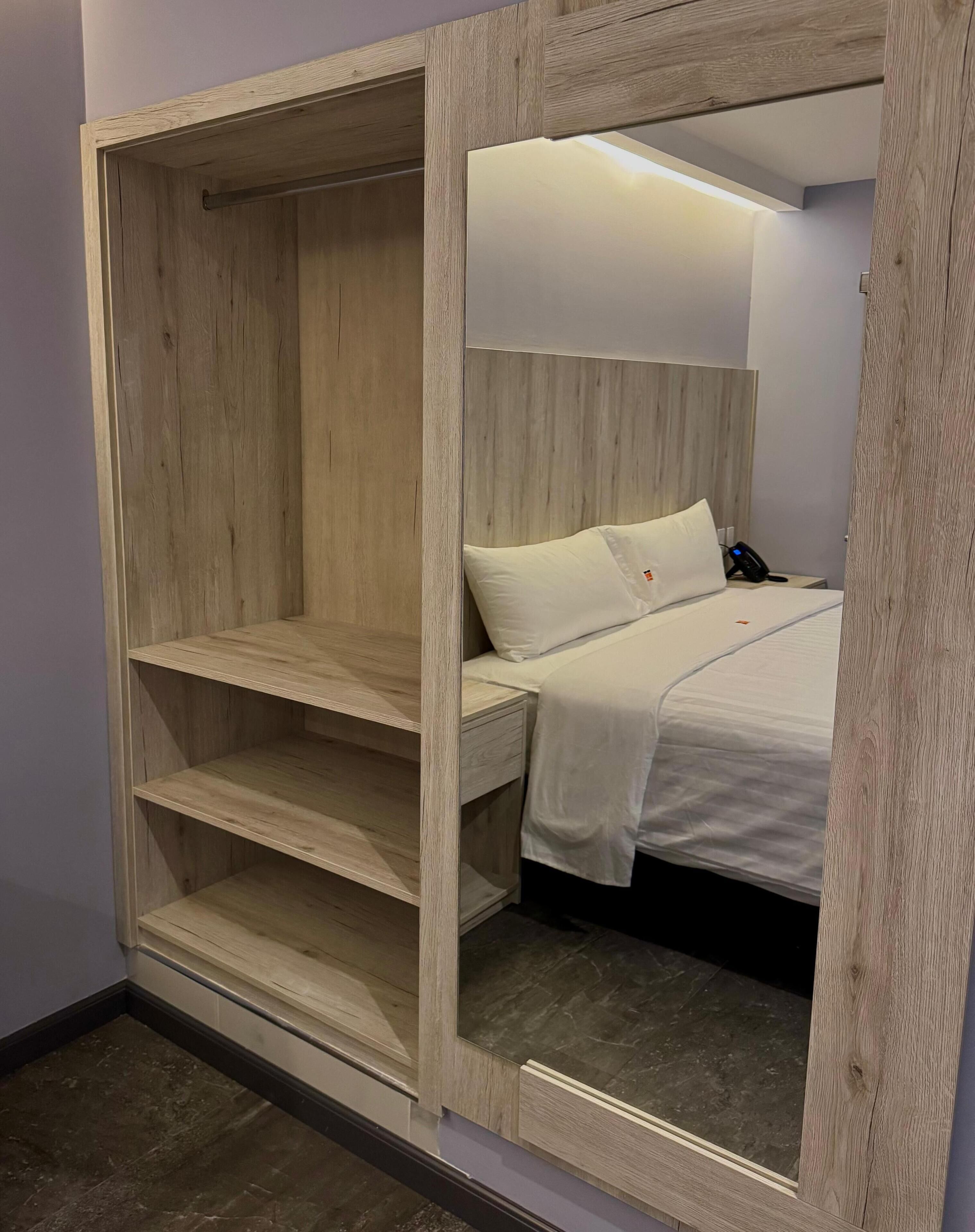 Roupas de cama premium, edredons de pluma, cofres nos quartos