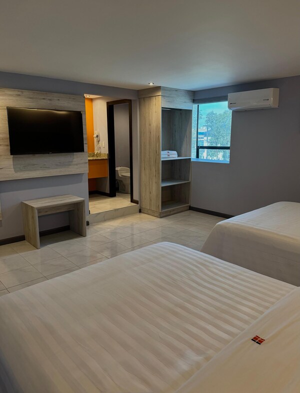 Hangar Inn Tijuana - San Diego, CA