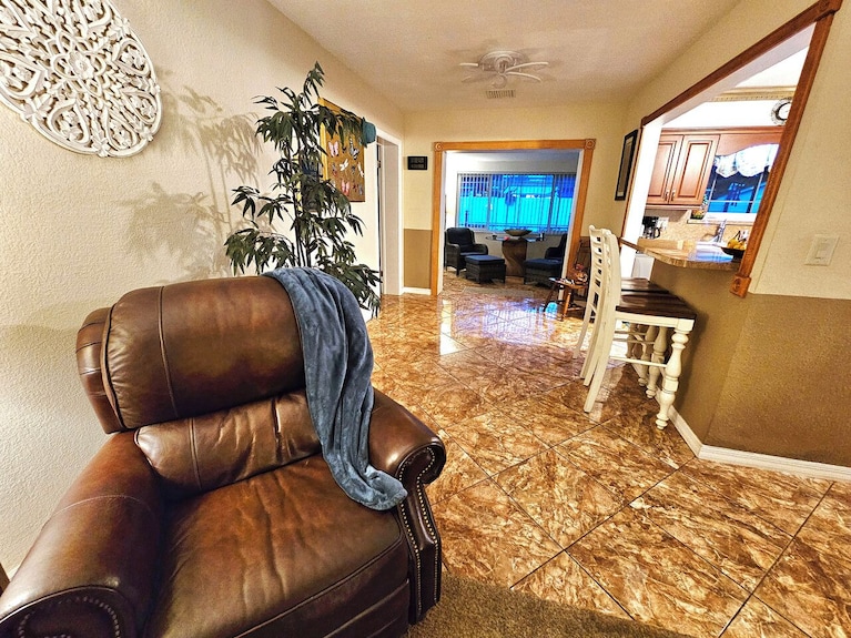 Family Friendly 3bed, 2bath House With Wifi, Ac, Pool. 6mi-beach, 13mi-airport - Pembroke Pines, FL