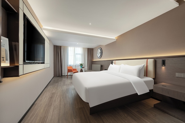 Quarto casal com design assinado | Edredons de pluma, frigobar (abastecido com itens grátis)