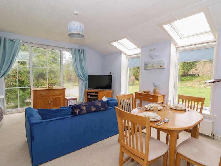 Nanny Jill's Cabin, Pet Friendly, With A Garden In Crymych - Pembrokeshire