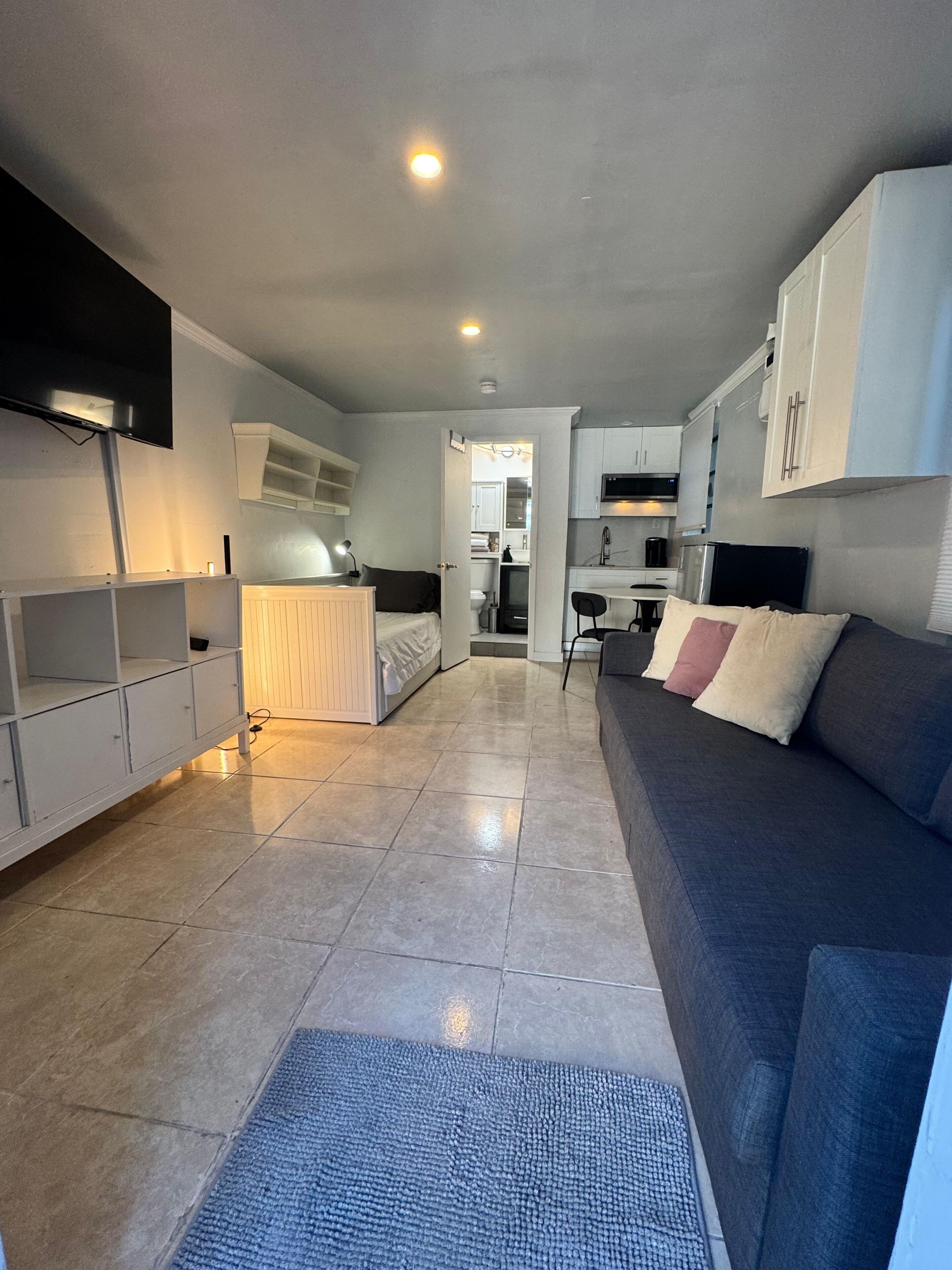 Tiny Tropical Retreat Miami - Miami Gardens, FL