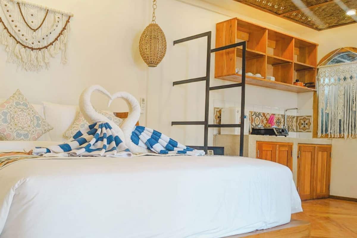 Villa Premier, 1 quarto, vista para o mar, em frente à praia | 1 quarto, Wi-fi grátis, roupa de cama fornecida