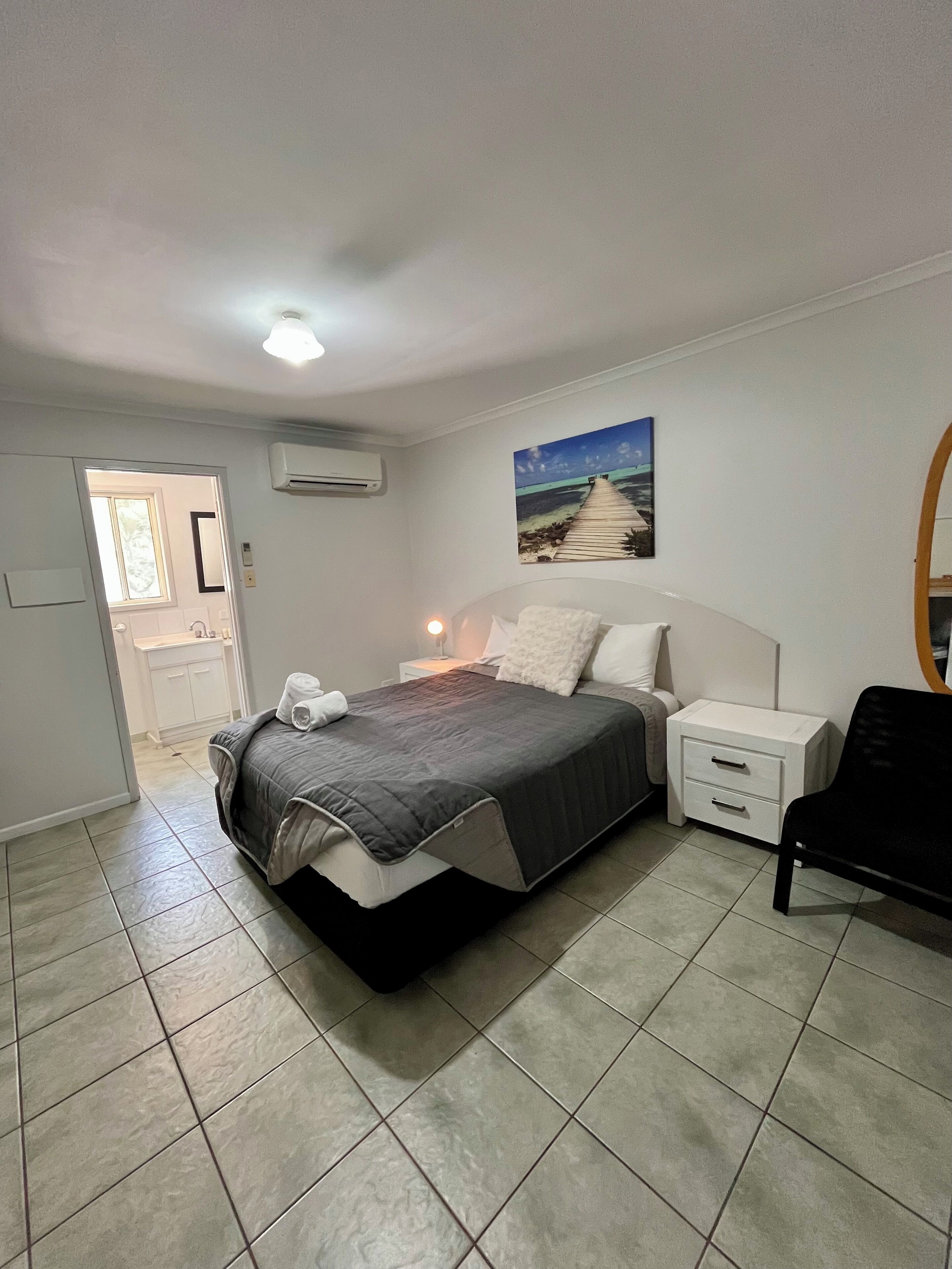 Quarto casal conforto, vista para a piscina | Wi-Fi de cortesia