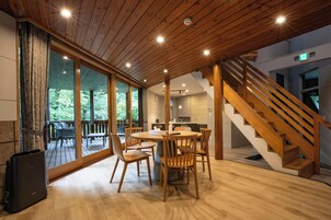 Casa de campo premium, para não fumantes, vista para a montanha (With Private Dog Park) | 1 quarto, Wi-Fi de cortesia, roupa de cama