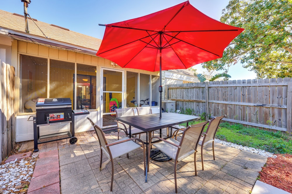 Walk To Beach: Gem W/ Fenced Yard In St Augustine - Vilano Beach, FL