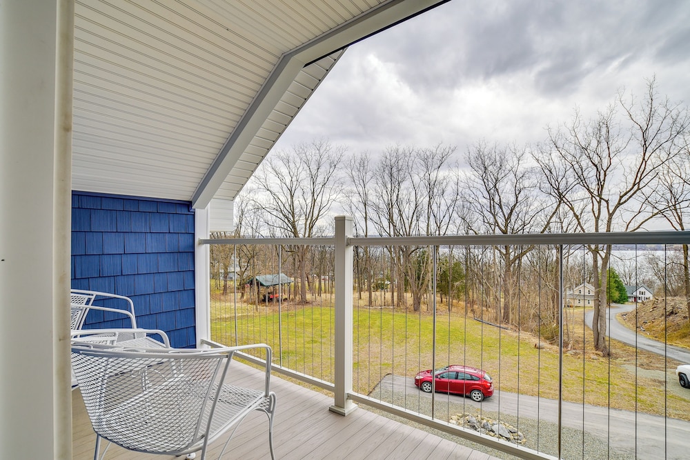 Seneca Lake Wine Trail Studio W/ Water View! - Watkins Glen, NY