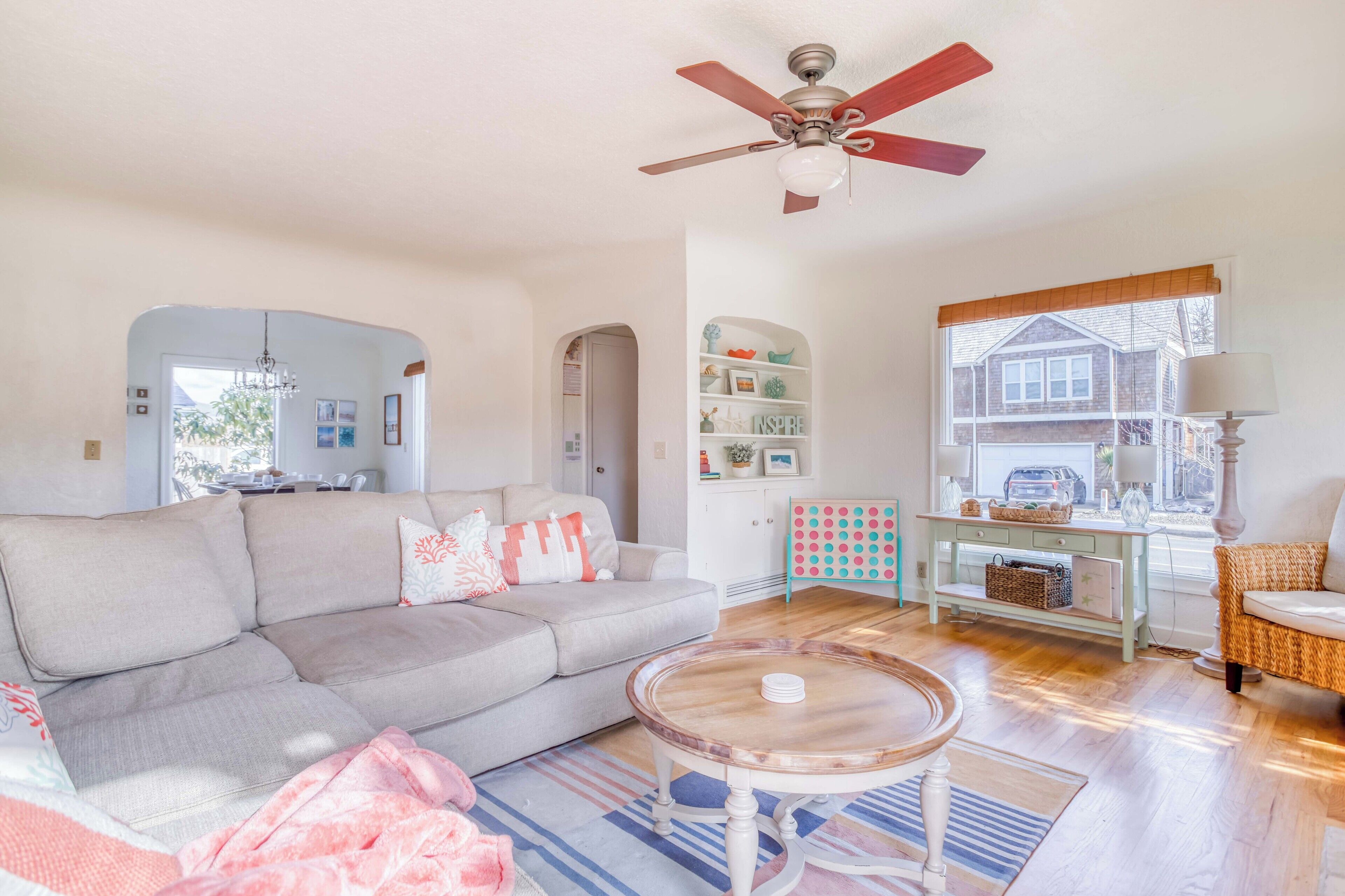 Charming Home Near Seaside Beach, Golf, And Town Includes Hot Tub, Bbq, Fire Pit - Seaside, OR