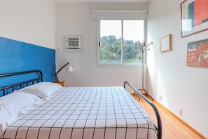 Apartamento, vista para a montanha | 2 quartos, espaço de trabalho para notebook, cortinas blackout