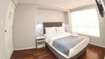 Quarto básico | Escrivaninha, espaço de trabalho para notebook, Wi-Fi de cortesia