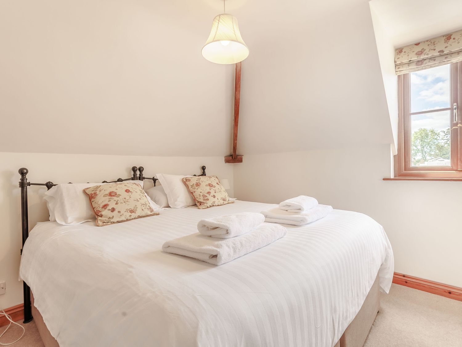 1 quarto, Wi-Fi de cortesia, individualmente decorados
