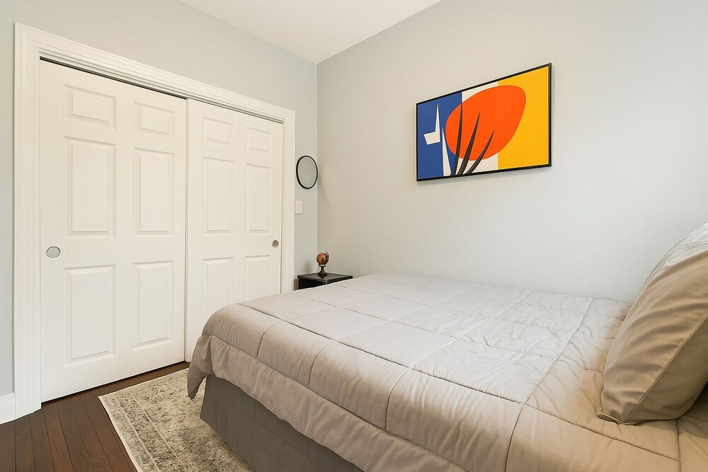 Wrigleyville 3BR: Game Day Haven with Free Parking - Chicago | Vrbo