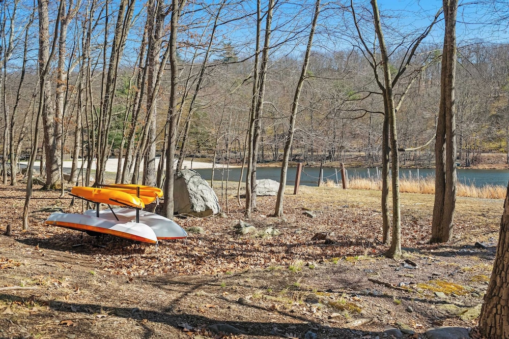 Pirate-themed Lakefront Home W/ Kayaks, Game Room, Views & Hidden Treasure Hunt - Delaware Water Gap, PA