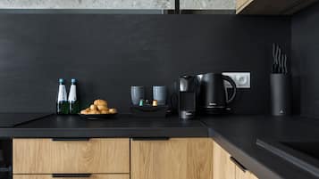 Apartamento de Luxo, varanda, Vista para a cidade | Cozinha privada | Um frigorífico/congelador grande, um micro-ondas, um forno