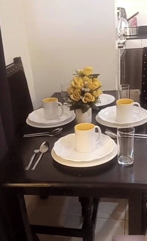 Apartamento Familiar, varanda | 1 quarto, cortinas/cortinados opacos, ferro/tábua de engomar