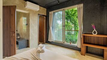 Quarto Deluxe, varanda, Vista para a cidade | Cortinas/cortinados opacos, ferro/tábua de engomar, Wi-fi grátis