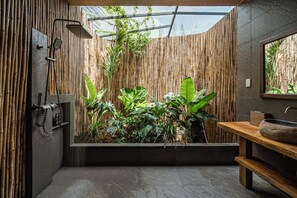 Villa em estilo japonês, 4 quartos, vista para o vale | Casa de banho | Chinelos, toalhas fornecidas, sabão, champô