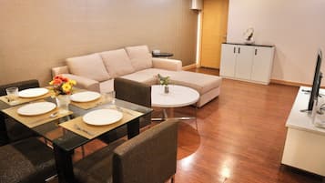 Suite Familiar | Sala de estar | Smart TV de 43 polegadas com canais via satélite