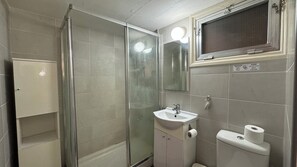 Apartamento, 1 quarto, acessível, varanda | Casa de banho | Papel higiénico
