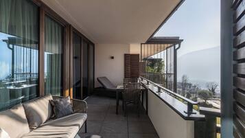 Suite, 2 quartos, ar condicionado | Varanda